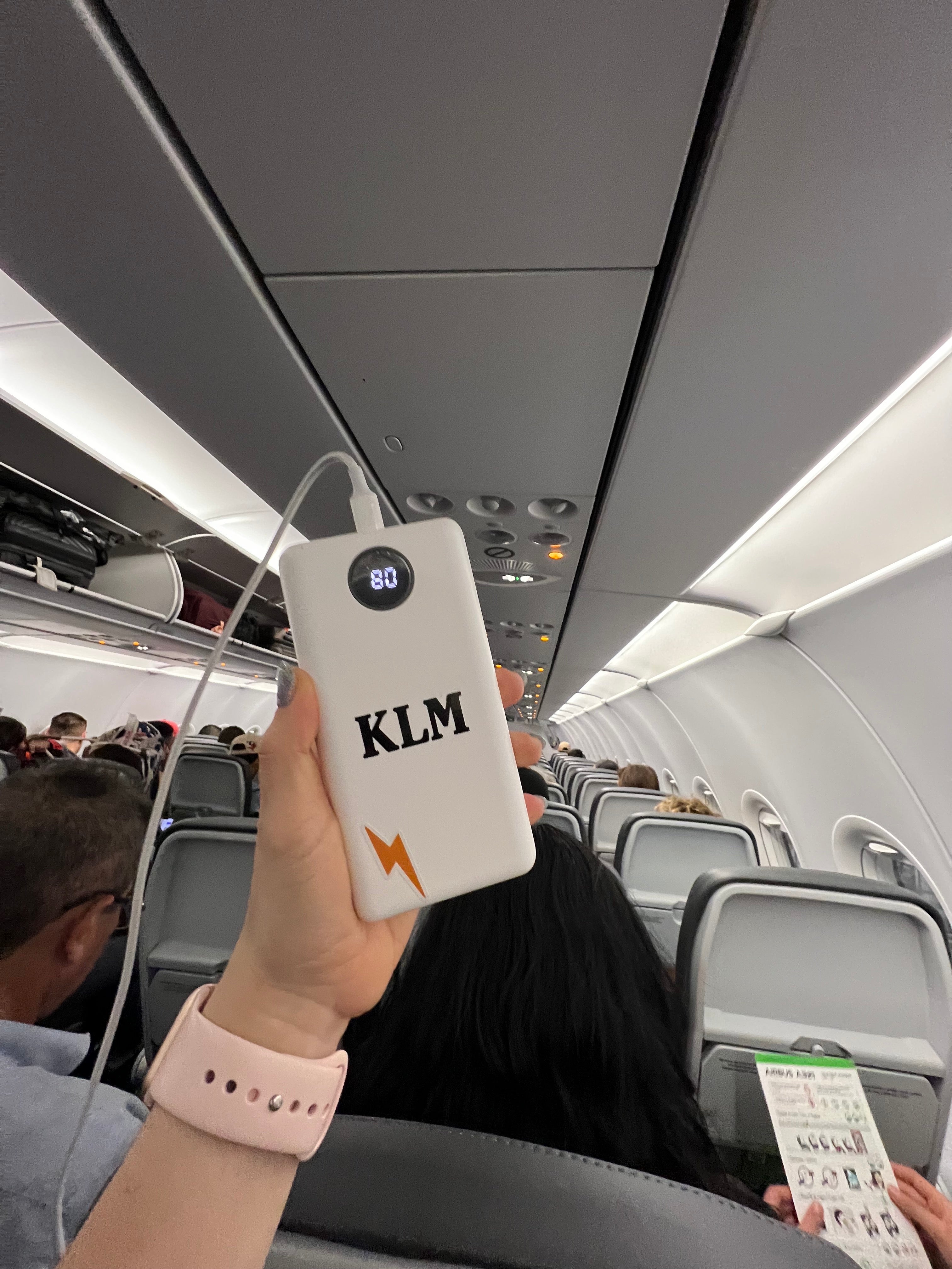 Estaciones, centros, totems, lockers, zonas, módulos o kioskos de carga ...